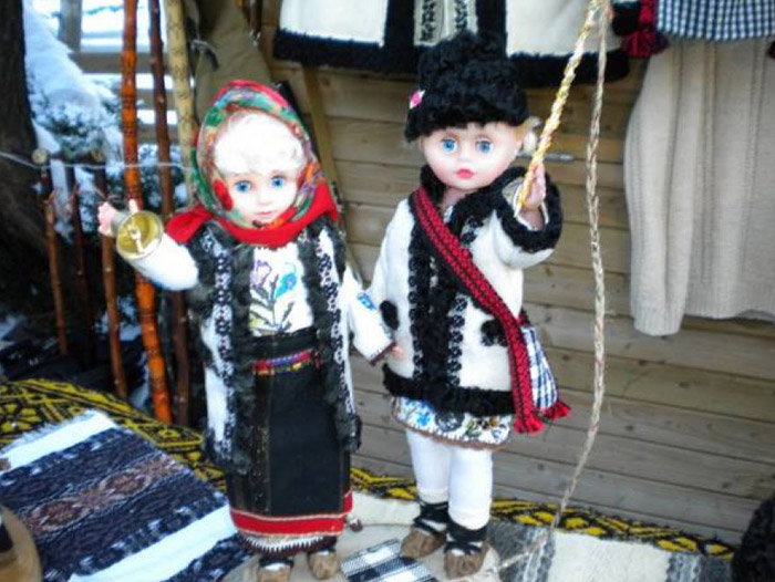 În România Baba Dochia îşi scutură cojoacele. Babele și Moșii de Martie ...