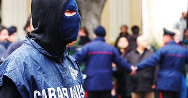 Român, membru al unui periculos clan mafiot din Italia, dădea foc celor ...