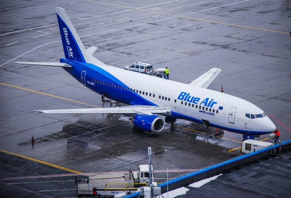 Blue Air redimensionează numărul de curse între România și Italia în ...
