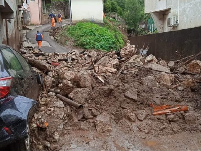 Alunecare de teren în Italia, râuri de noroi și bolovani s-au abătut ...