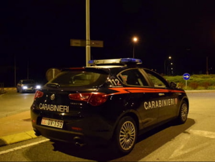 Alertat de vecini că i-au intrat hoții în casă, un italian și-a găsit ...