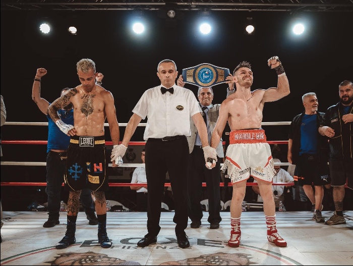 Un boxer de origine română a devenit în Italia campion național la ...