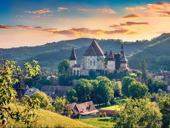 Jurnalistă din Anglia despre Transilvania: „O frumusețe uluitoare, cu ...