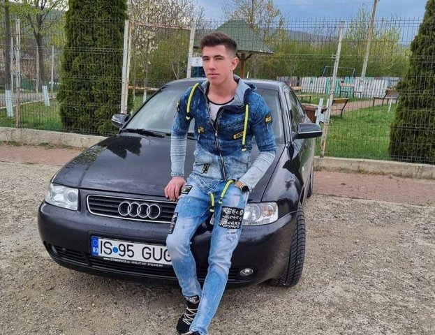 Un tânăr care s-a izbit cu mașina de un autocar cu cetățeni moldoveni ... Un tânăr care s-a izbit cu mașina de un autocar cu cetățeni moldoveni ...