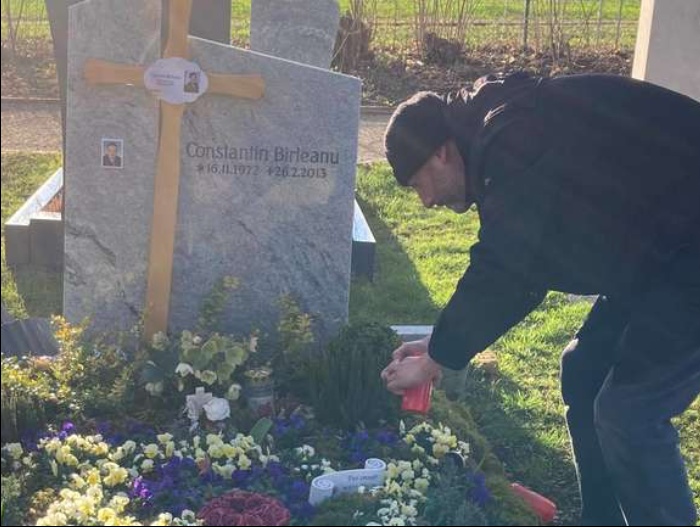 Drama Unei Familii De Români Din Străinătate Ambii Părinți Au Murit De Cancer Două Copile Au