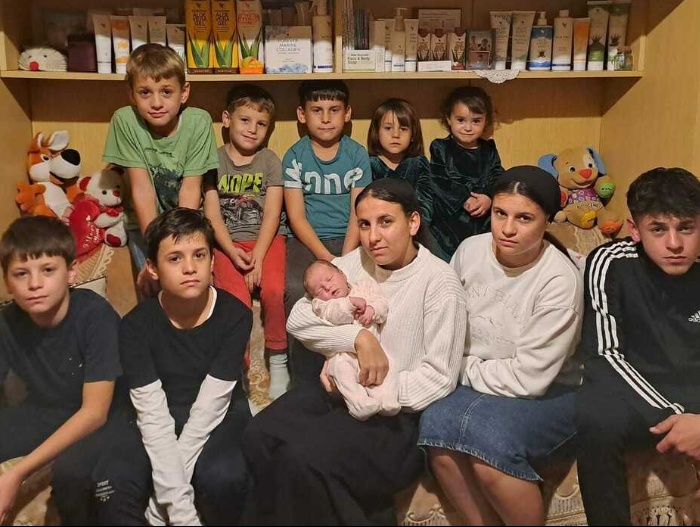 Italia, familie de români cu 11 copii. Cel mai mic are o săptămână de ...