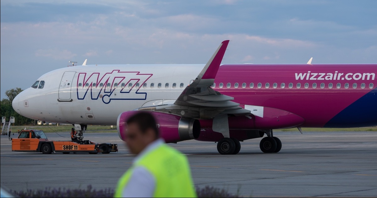 Zbor anulat de Wizz Air, despăgubire de 40.000 de euro pentru un român și familia acestuia ...