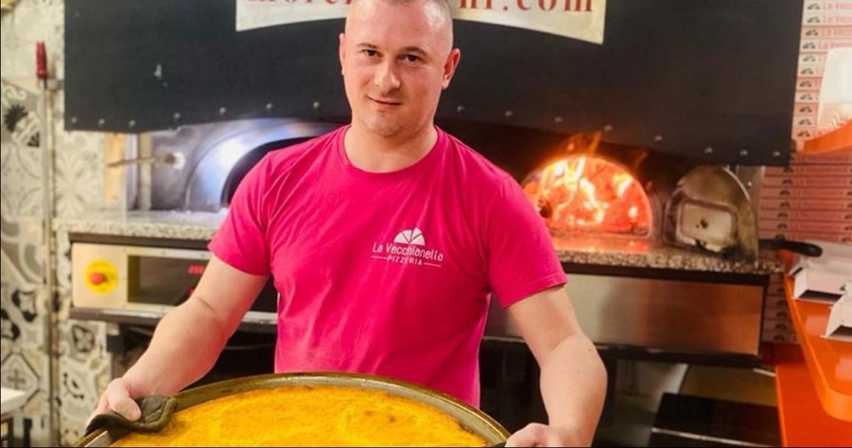 Pizzer român în Italia, renumit pentru arta de a prepara cecina, o specialitate tradițională ...